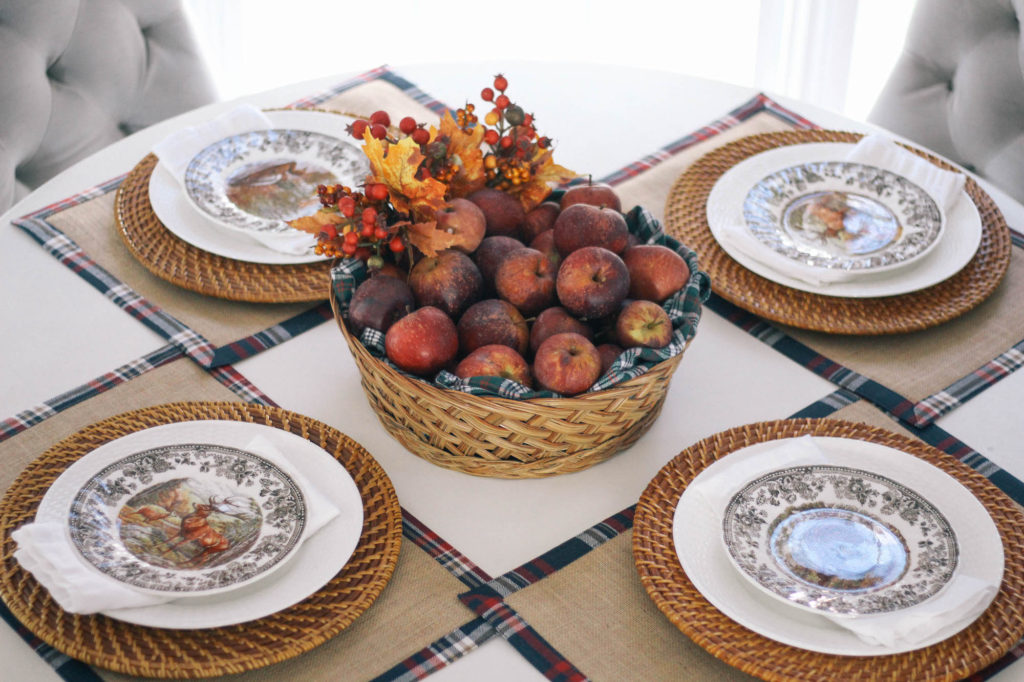5 Tips for an Easy Fall Tablescape - Peachfully Chic