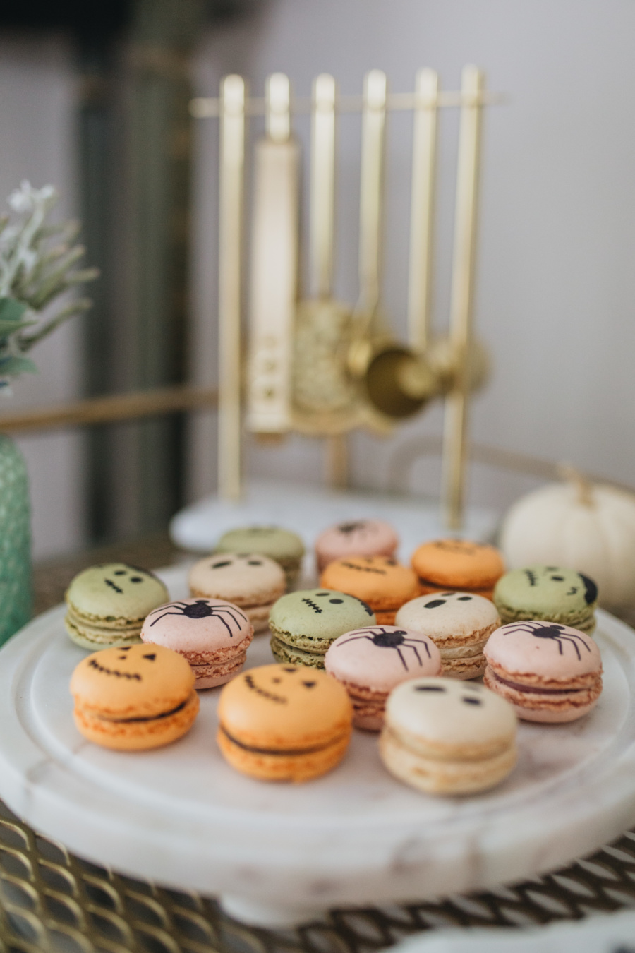 DIY Halloween Macarons - Peachfully Chic
